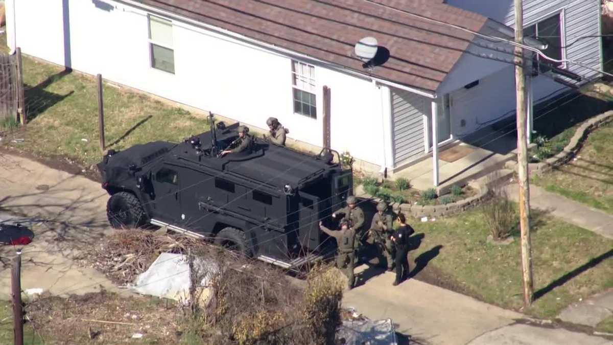 LMPD: 2 shot in Shawnee, at least 4 people handcuffed during SWAT standoff