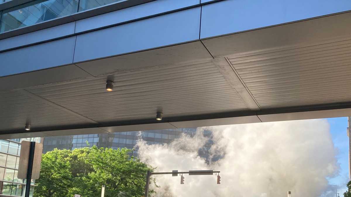 4 injured in downtown Baltimore explosion at water main break