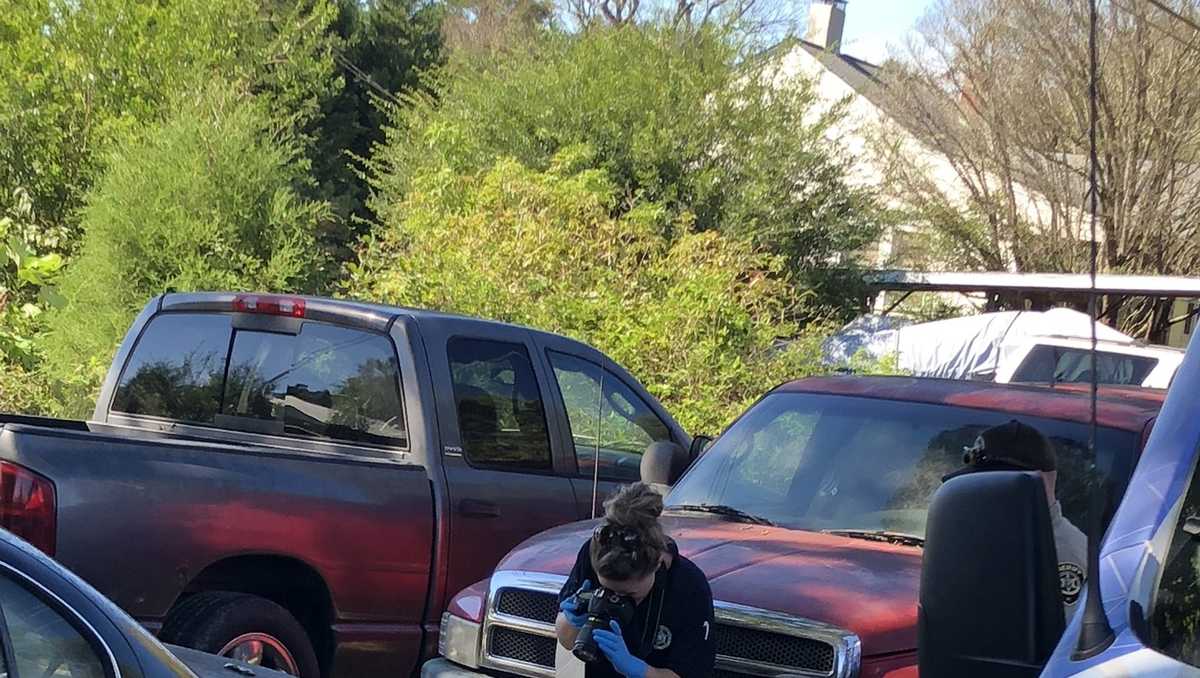 Residents urged to be cautious as deputies continue search for Davidson ...