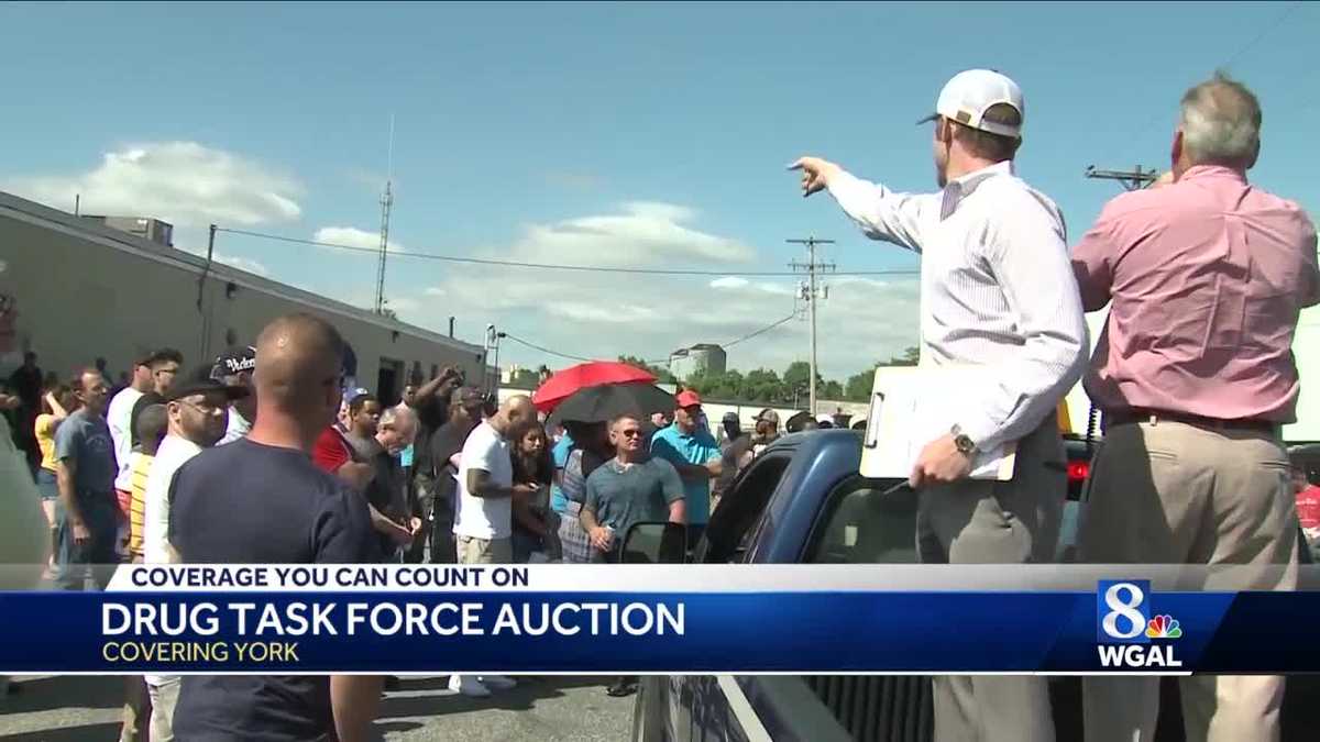 People look for bargains on vehicles at semiannual Drug Task Force ...