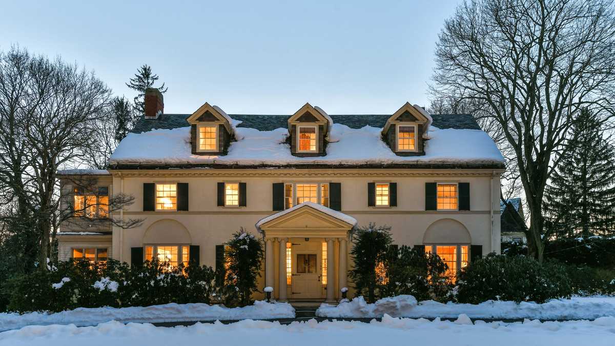 Stately, luxurious Georgian Colonial on market for $2.69M
