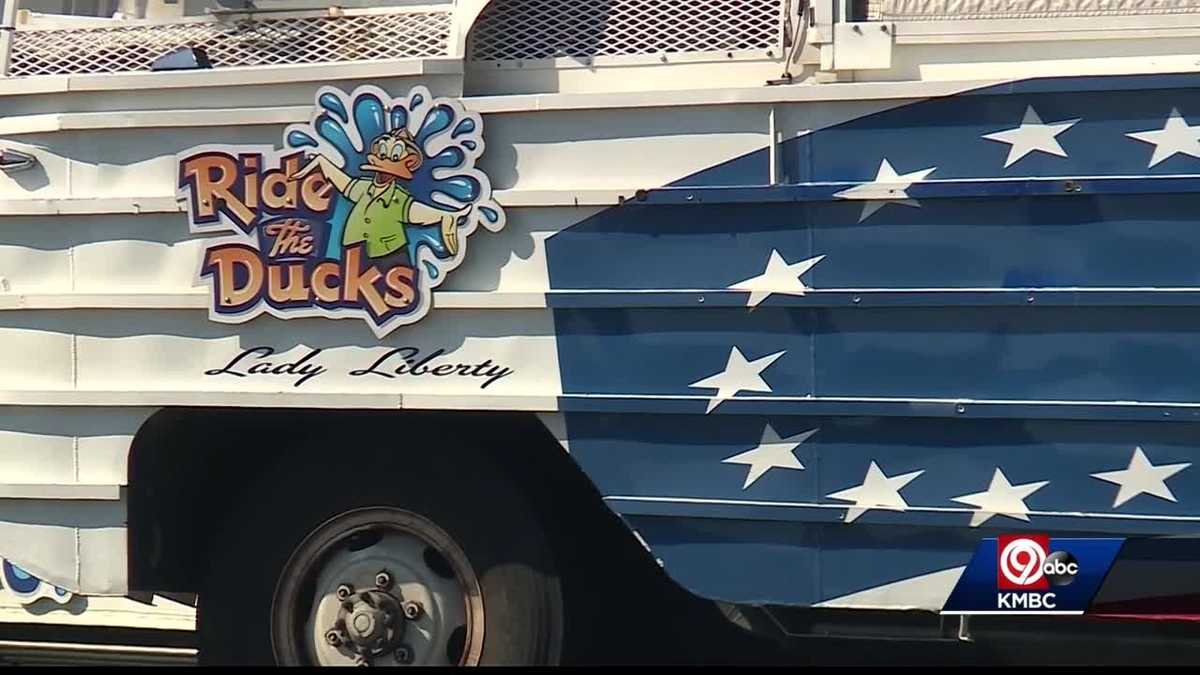 Duck boat victims' families assigned state trooper, Branson mayor says