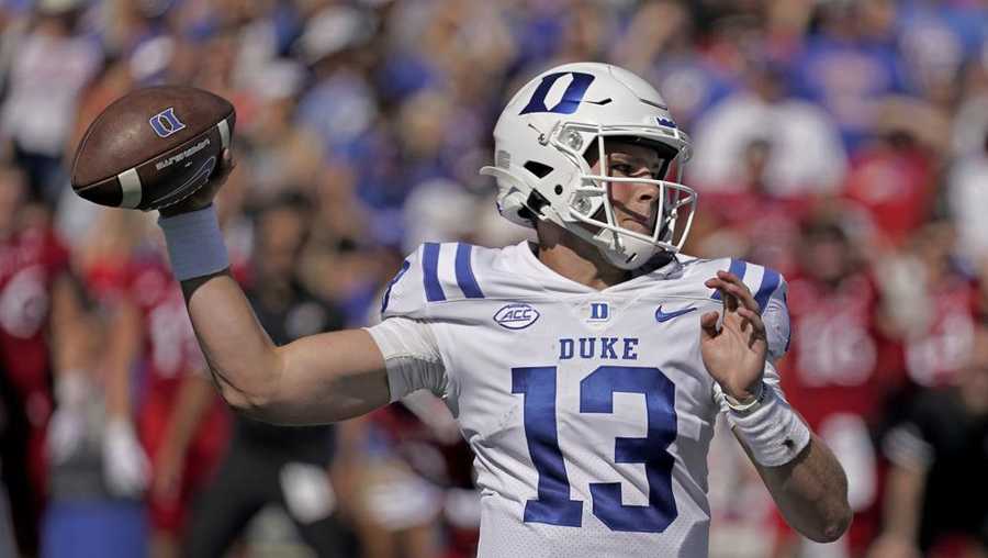 Daniels leads Kansas over Duke 35-27, goes to 4-0