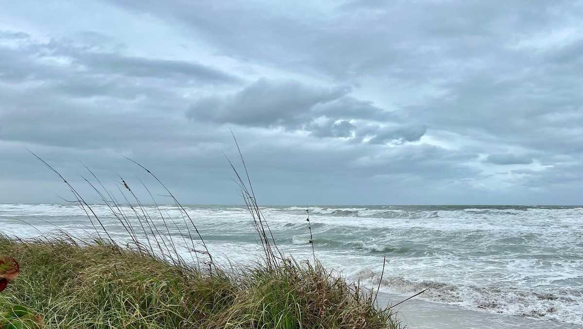 South Florida officials monitor windy conditions along shoreline