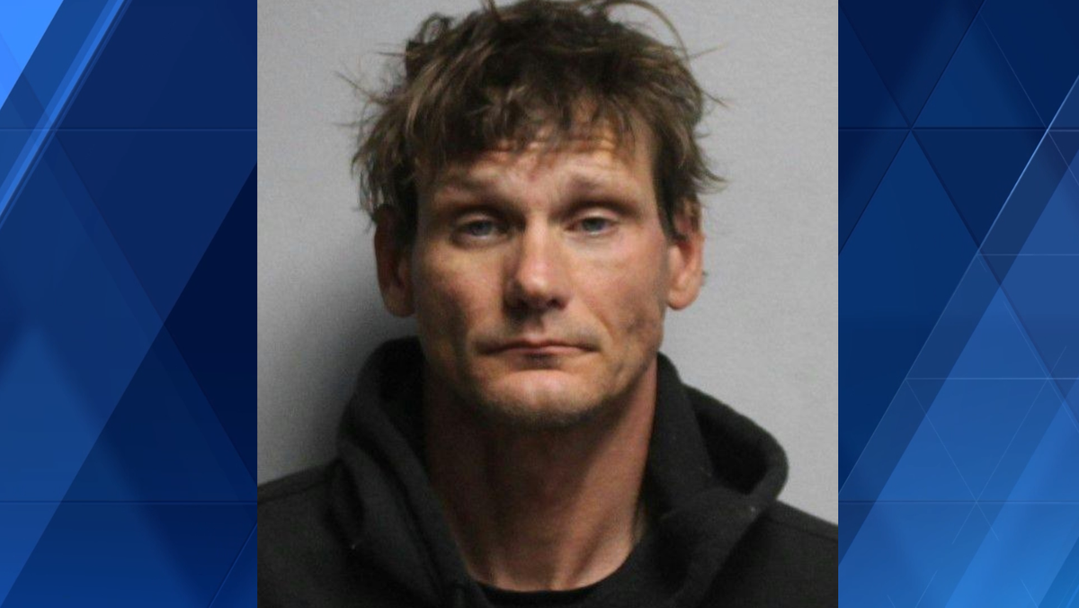 Police: Man posing as maintenance worker accused of stealing from ...