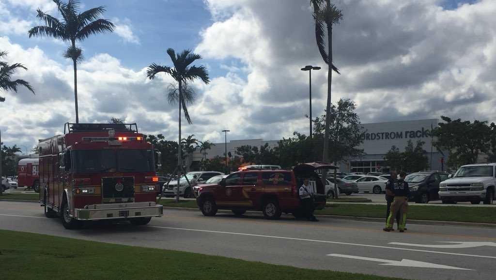 Bomb threat at Palm Beach Outlets