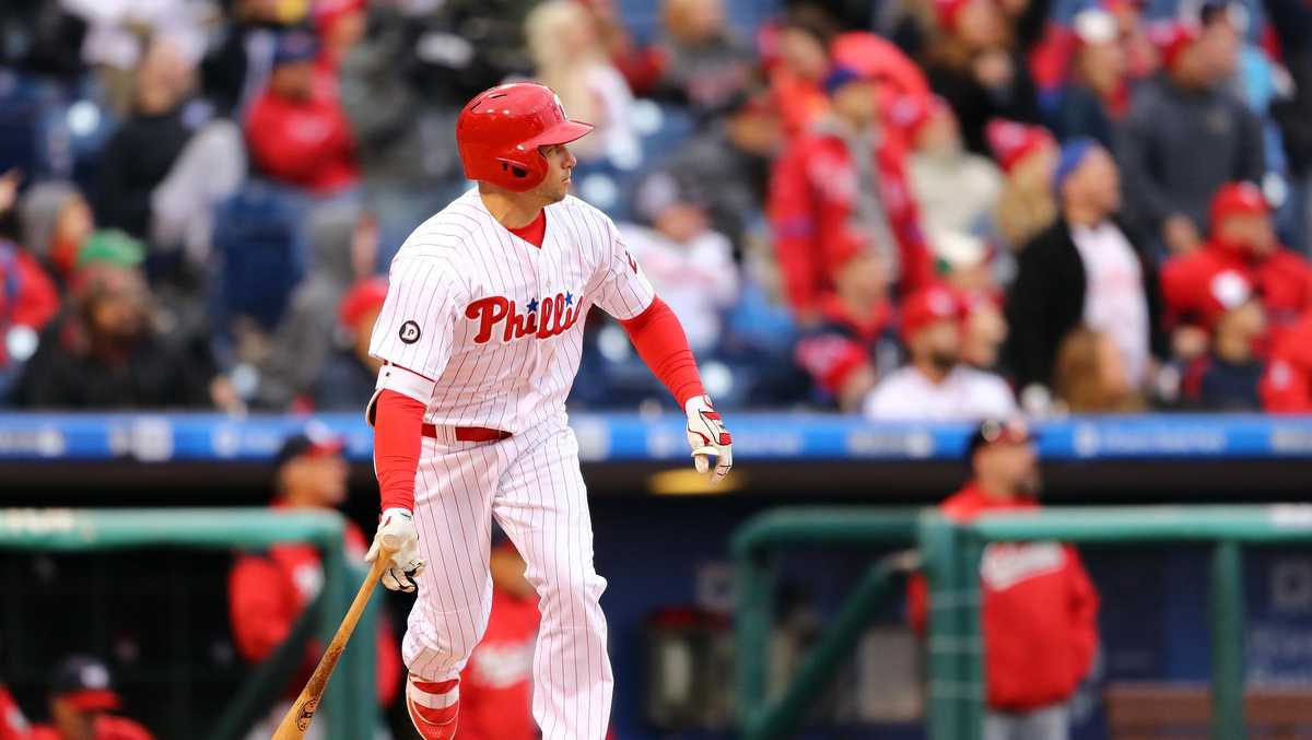 Pirates officially reach deal with outfielder Daniel Nava