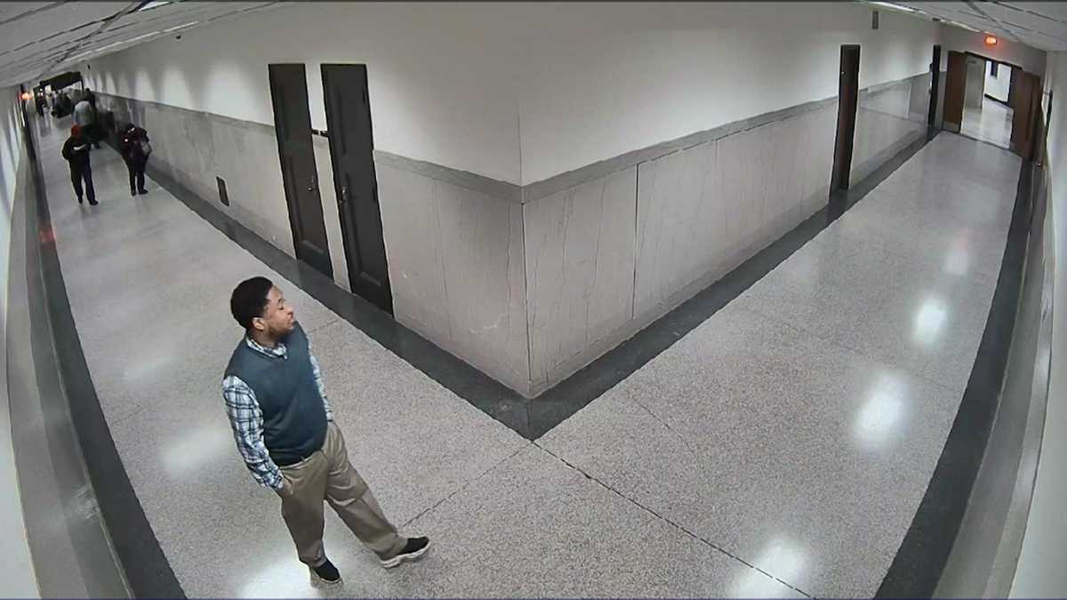 Security camera records Milwaukee murderer's courthouse escape