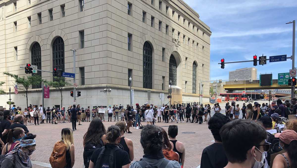 Protesters march from Pittsburgh’s City-County building through ...