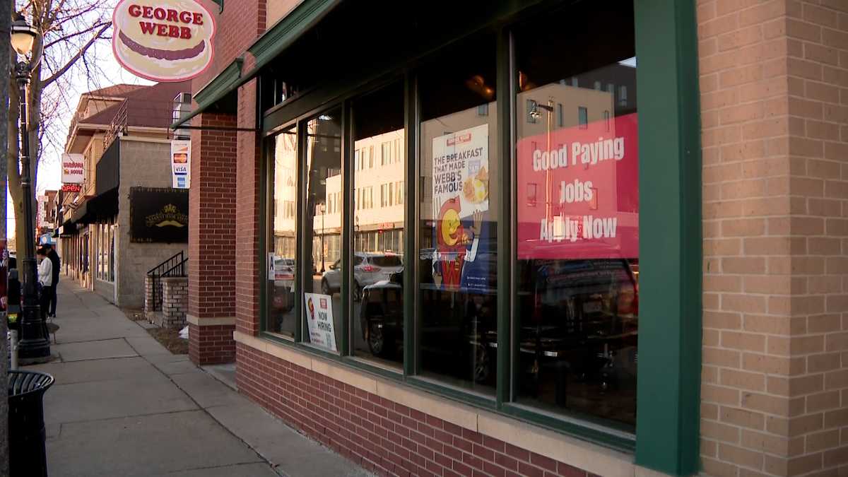 George Webb on Milwaukee's upper east side closes
