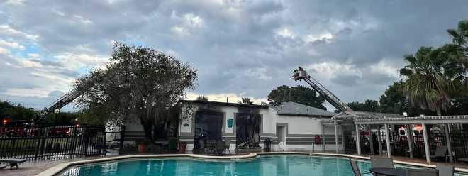 Orlando firefighters battle apartment clubhouse fire