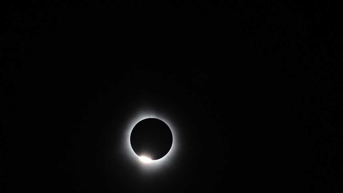 Photos of the total solar eclipse in Kentucky, southern Indiana