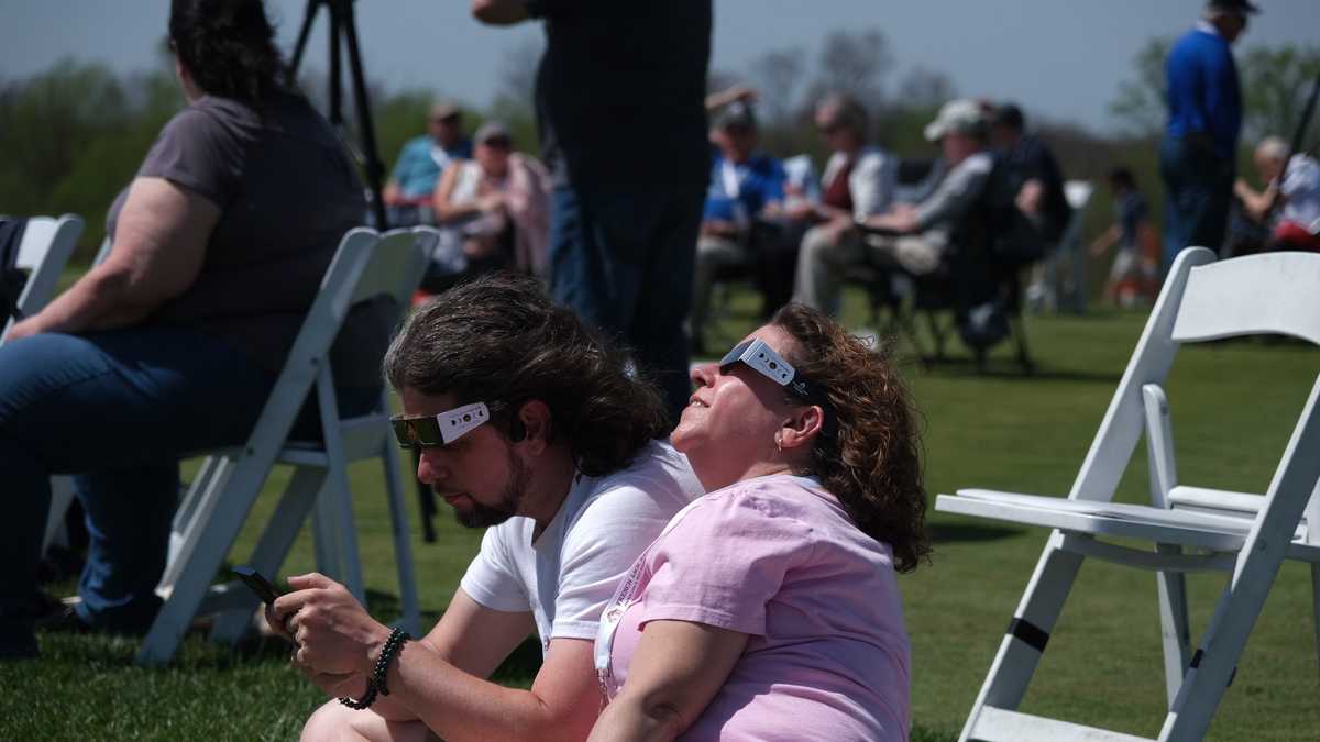Photos of the total solar eclipse in Kentucky, southern Indiana