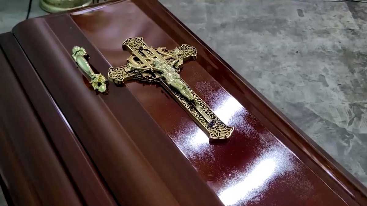 Woman who was previously discovered to be alive in her coffin during ...