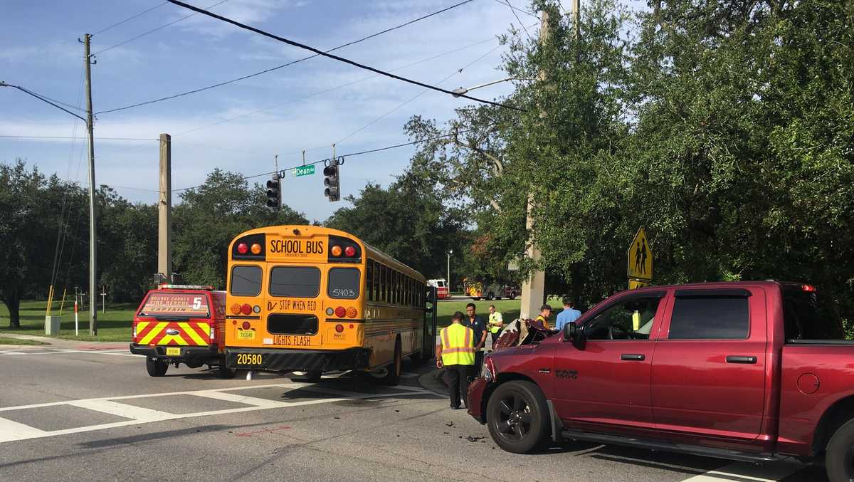 3 minor injuries after school bus involved in Orlando crash