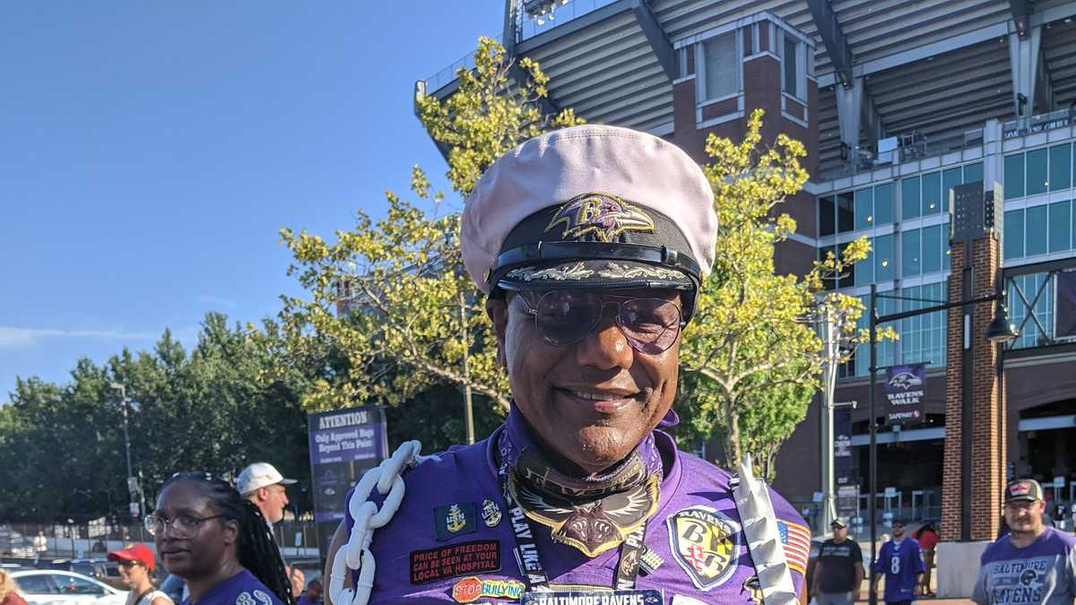 Ravens Flock remembers Captain Dee-Fense | Fan photos
