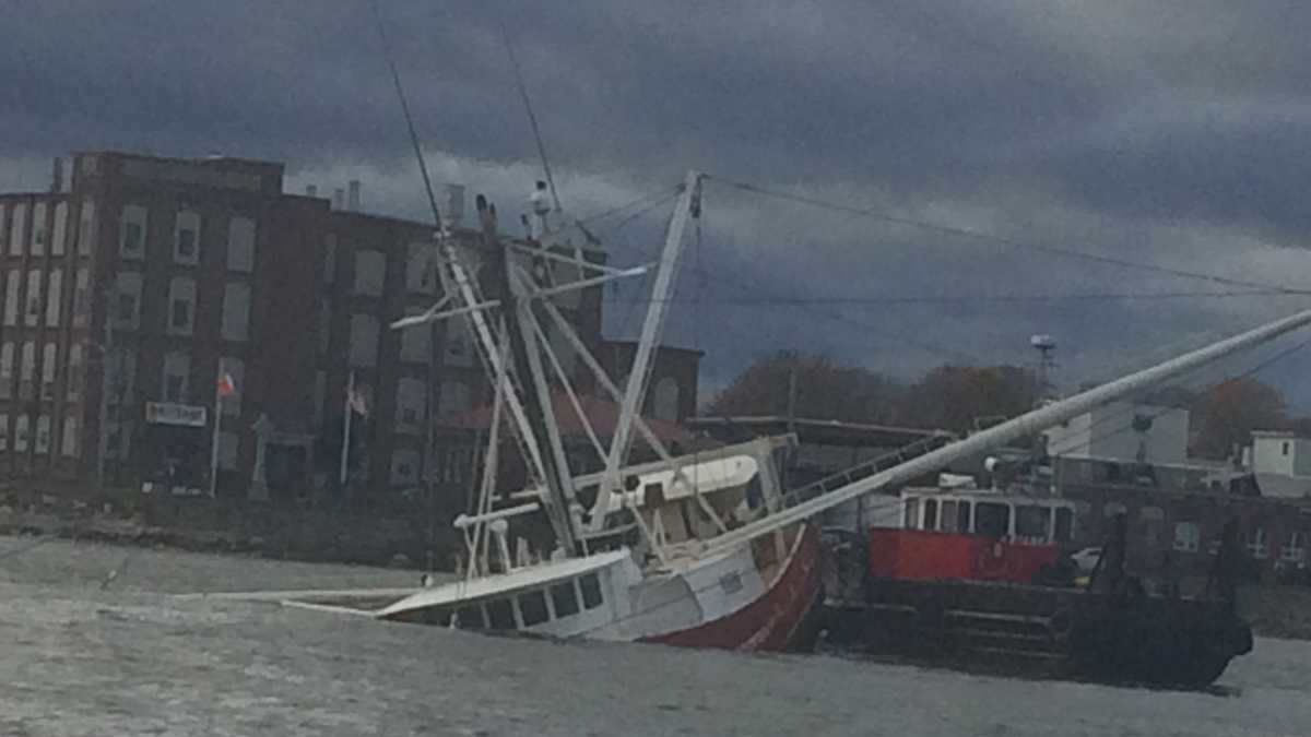 6 rescued from sinking fishing boat off Massachusetts coast