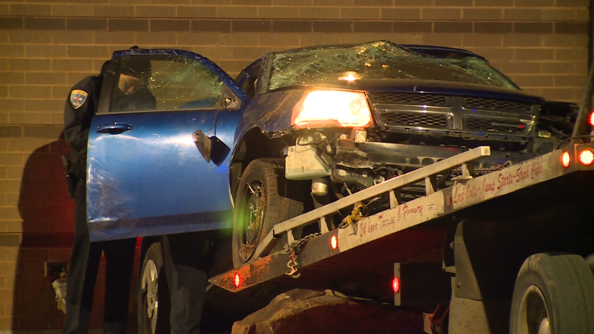 Edmond police search for driver, passengers after crash