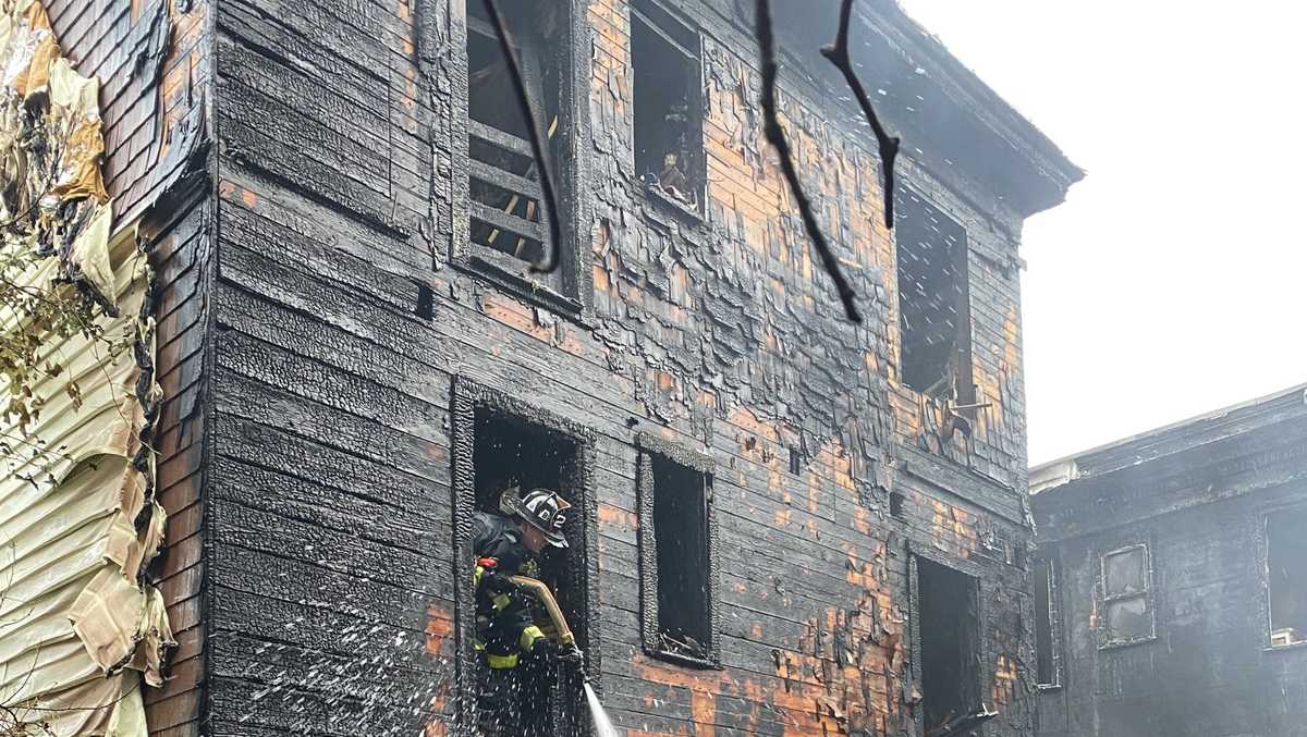 4-alarm fire spreads from multi-family home in Boston to adjacent ...