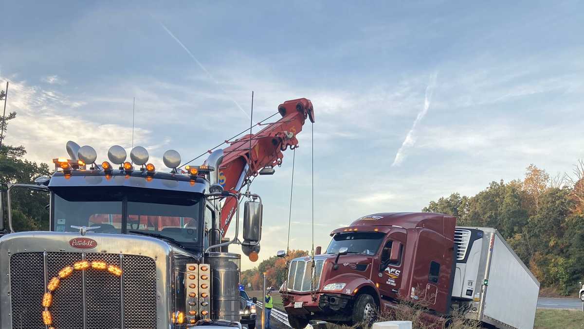 Tractor-trailer crashes into highway median off Interstate 95