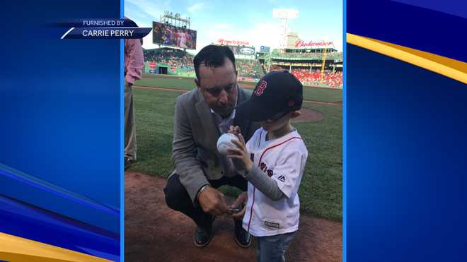 Elliot Perry throws out first pitch at Red Sox game