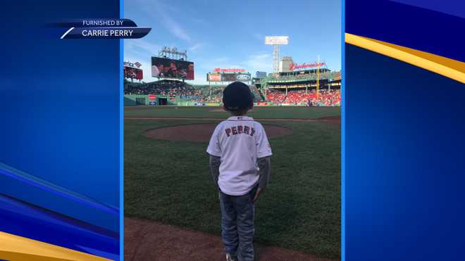 Elliot Perry throws out first pitch at Red Sox game