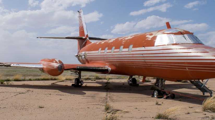 Jet owned by Elvis auctioned after sitting 35 years