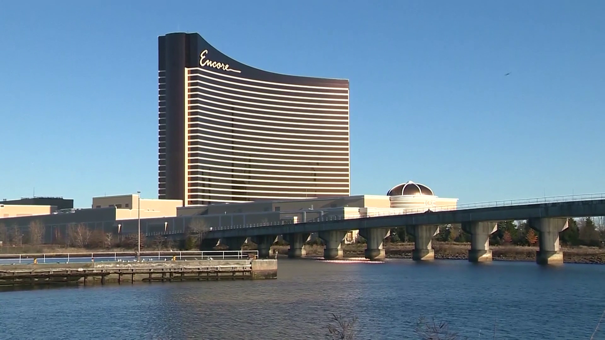 Encore Boston Harbor unions reach deal, avert strike