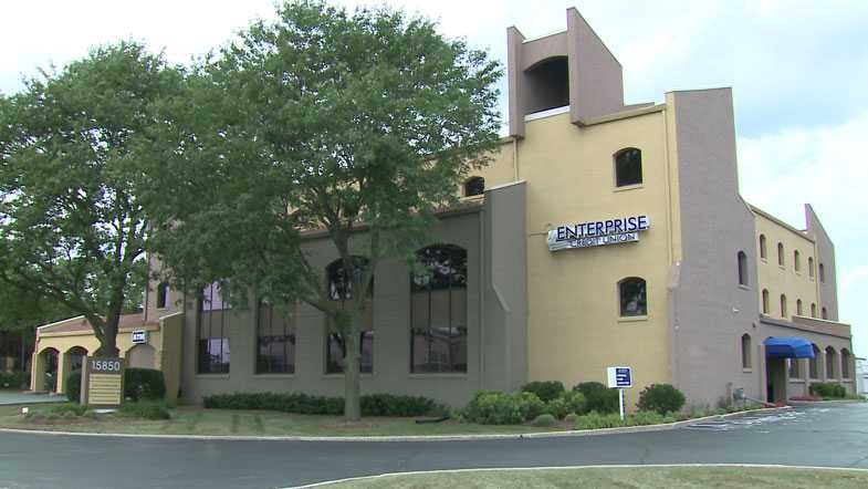 Bank teller accused of embezzling $25K from customers Bank teller accused of embezzling $25K from customers