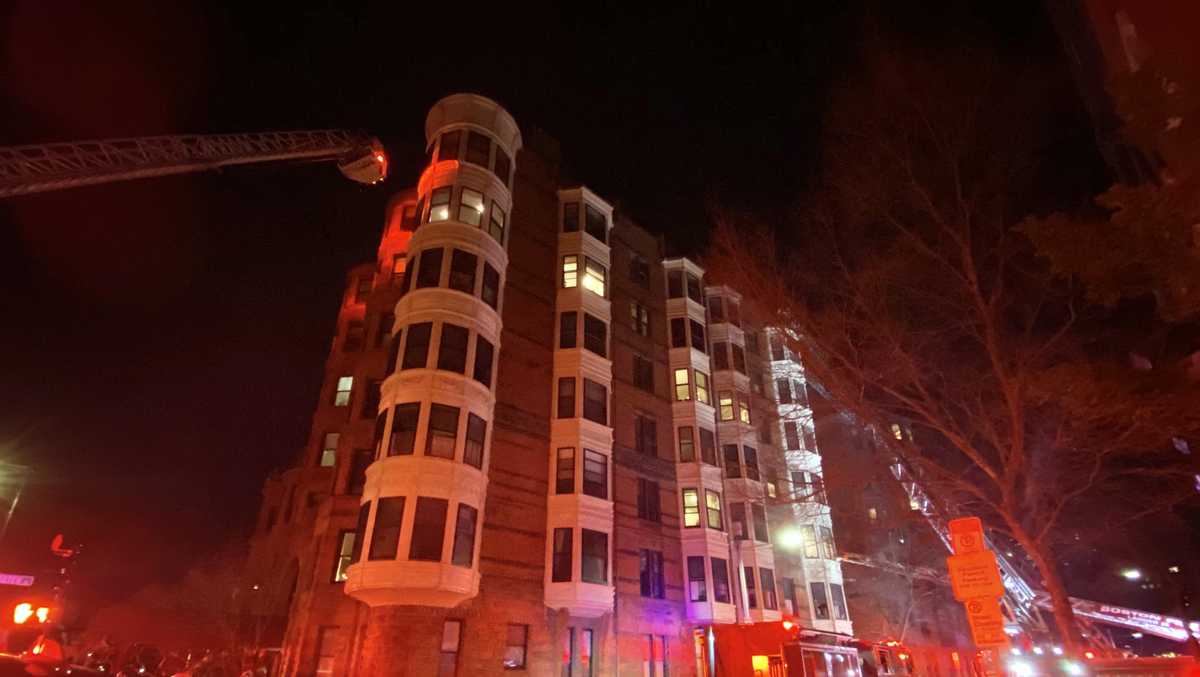 Christmas tree set on fire in Back Bay alley, displacing 9 residents ...