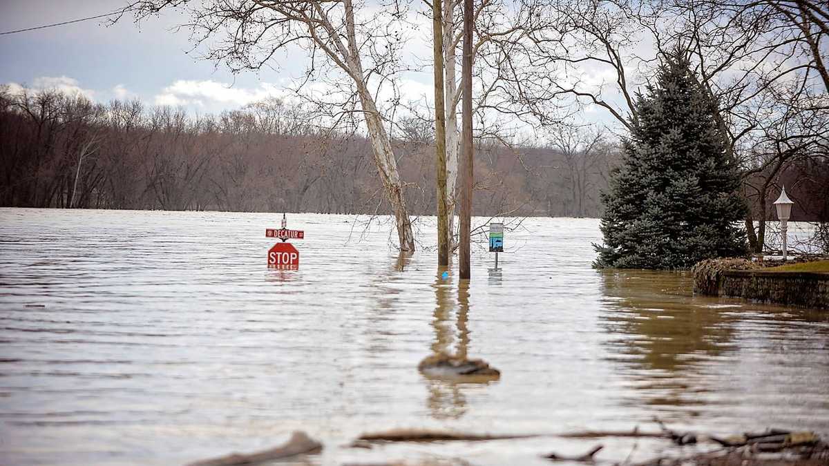 PHOTOS: Ohio River crests, flooding Cincinnati streets, parks