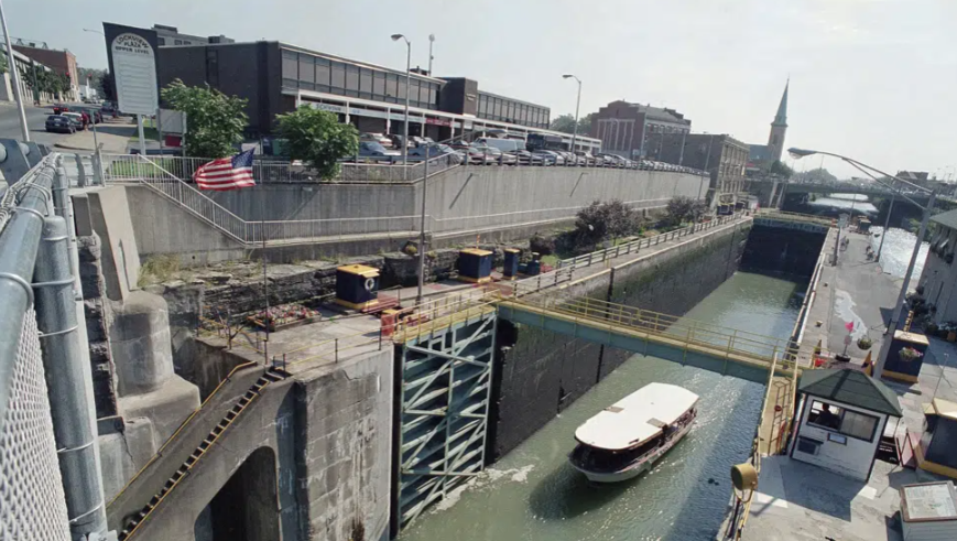 Fatal tour boat accident prompts New York governor to propose new oversight