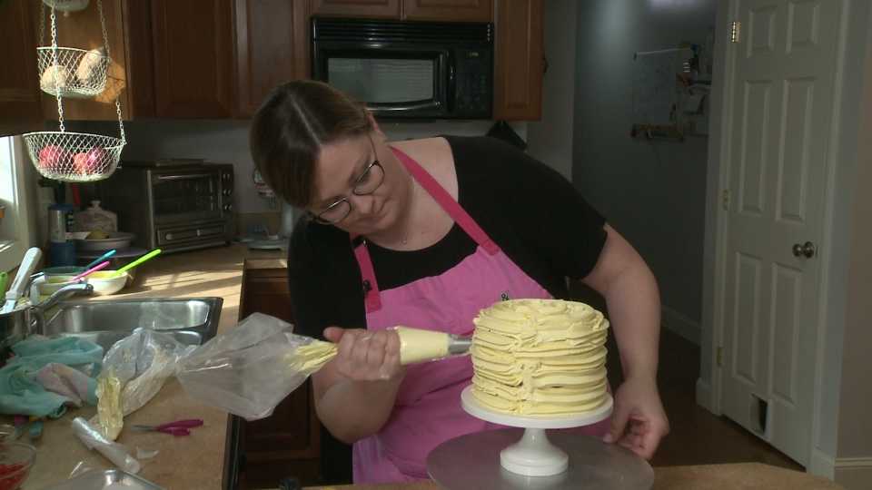 Thursday, November 16th: Erin Bakes Cake