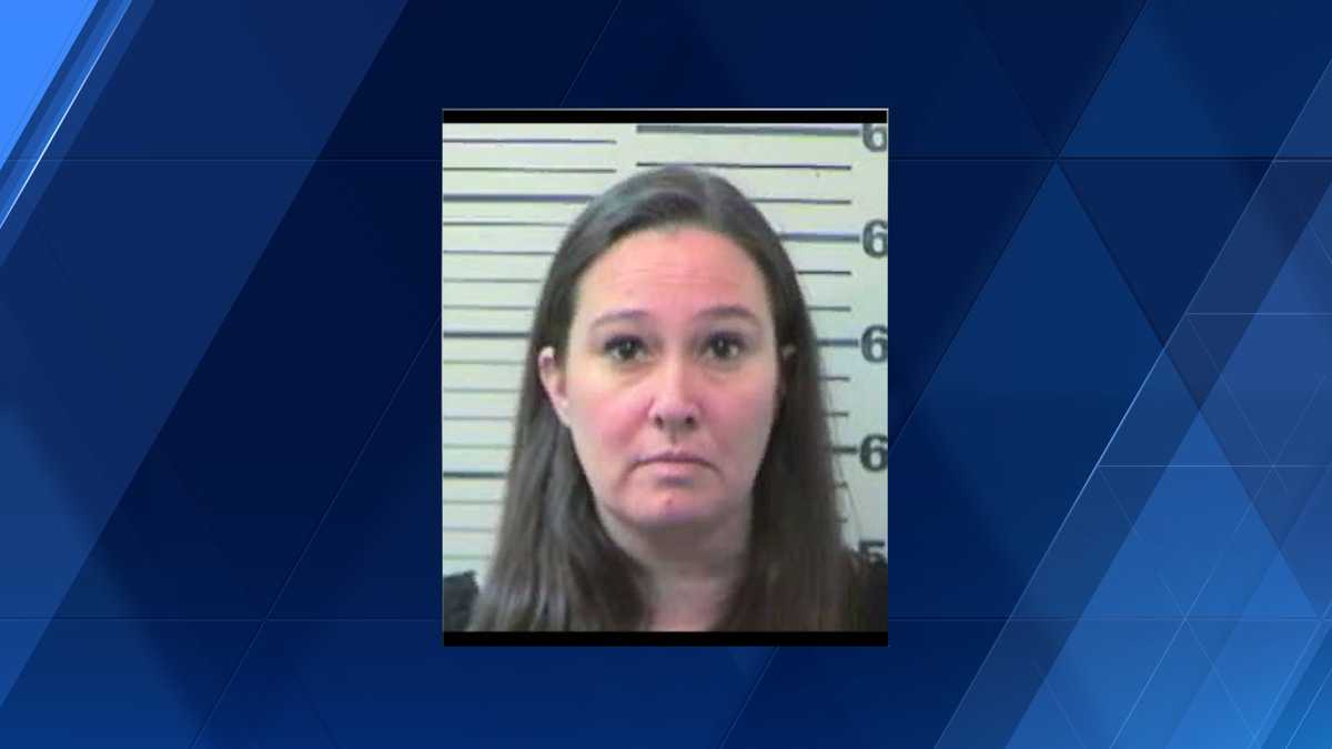 Alabama Woman Charged With Embezzling 100 000 From Church Thrift Store