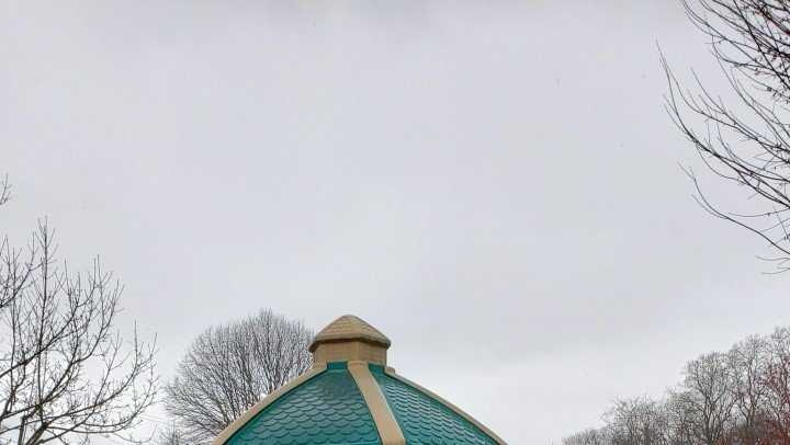 Pittsburgh fencing off play equipment, removing swings from parks