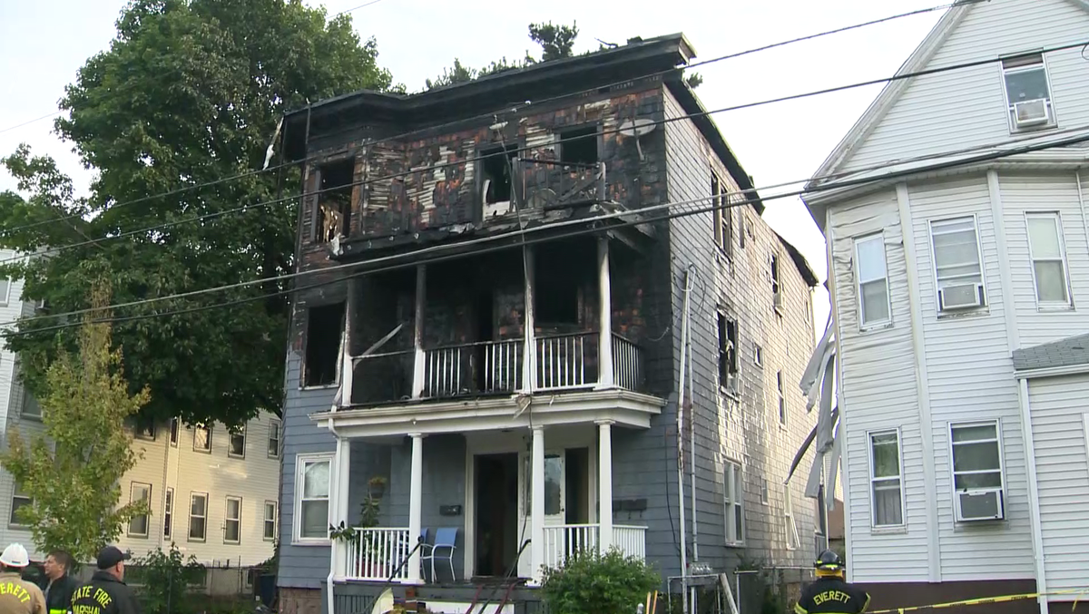 2 women found dead after fire rips through Everett home