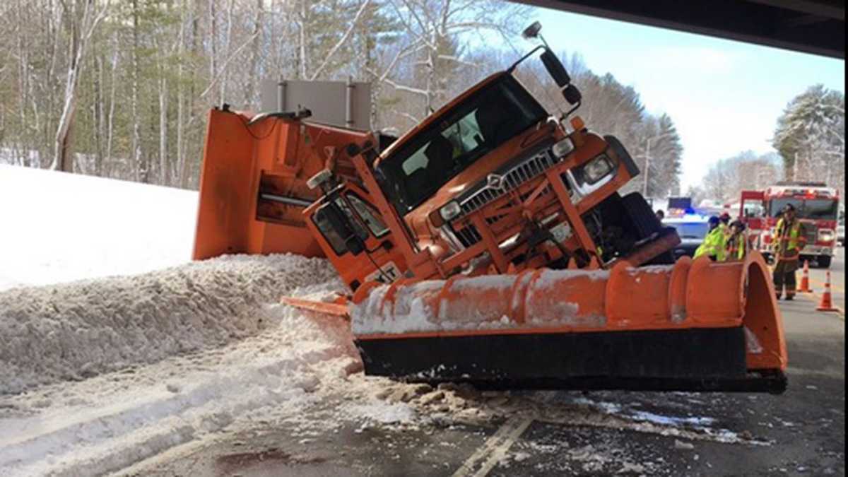 NHDOT plow truck strikes Route 101 overpass in Exeter