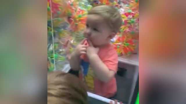Video: 2-year-old boy gets stuck inside claw machine, is rescued by ...