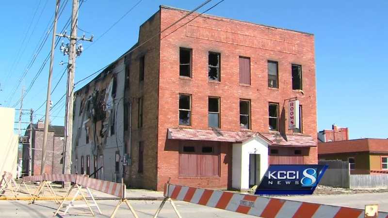 Officials investigate fire that displaced a dozen residents