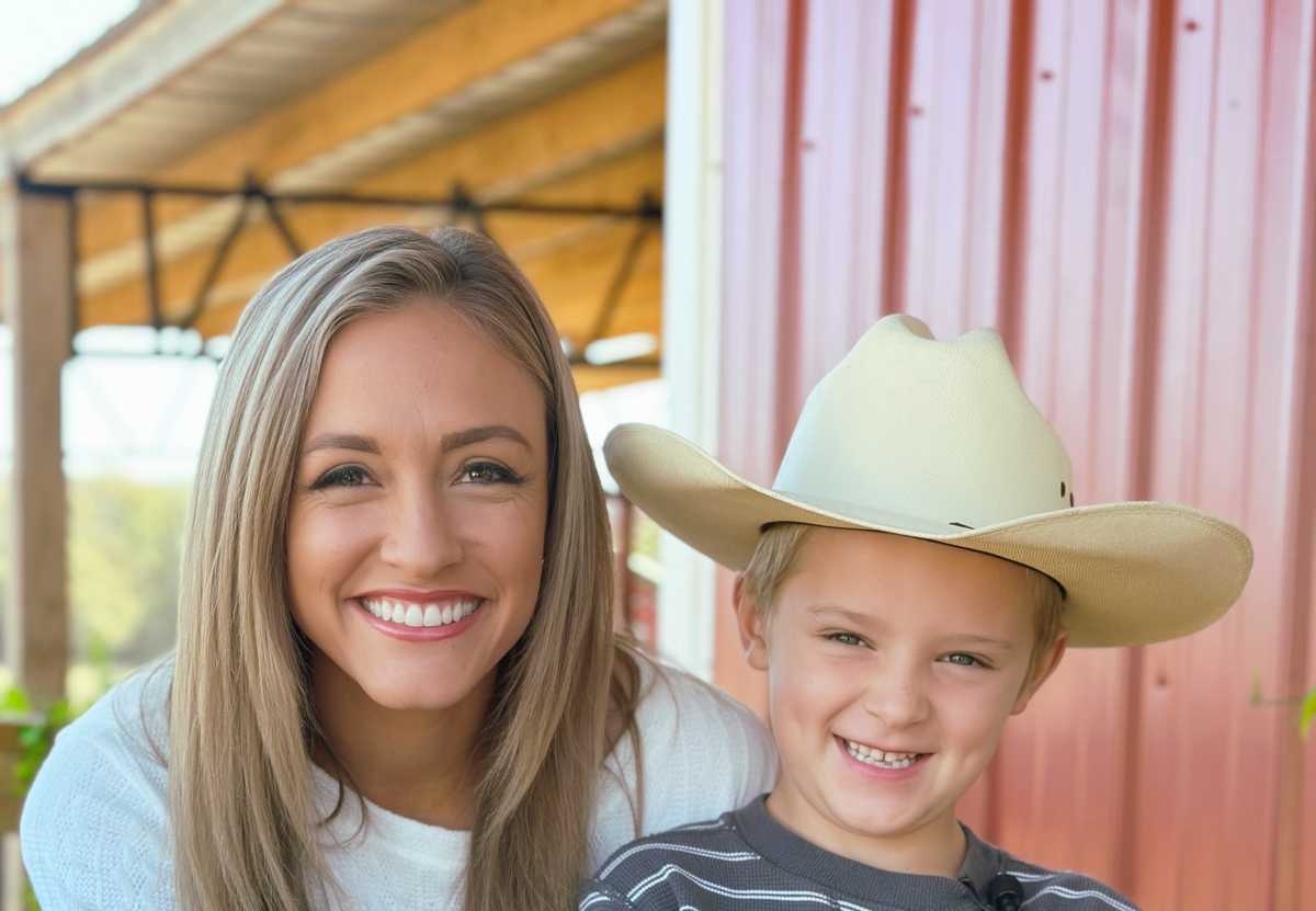 6-year-old farmer from Alabama picking peppers for purpose