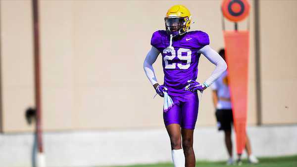 PHOTO GALLERY: LSU Tigers put on the shoulder pads for the first time ...