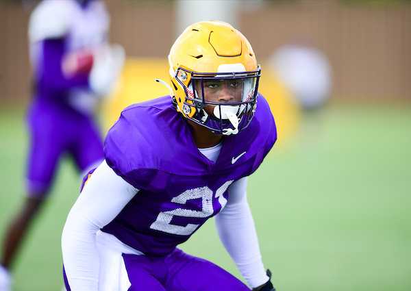 PHOTO GALLERY: LSU Tigers put on the shoulder pads for the first time ...