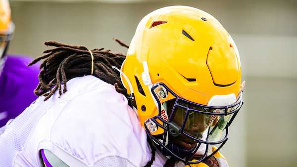PHOTO GALLERY: LSU Tigers put on the shoulder pads for the first time ...