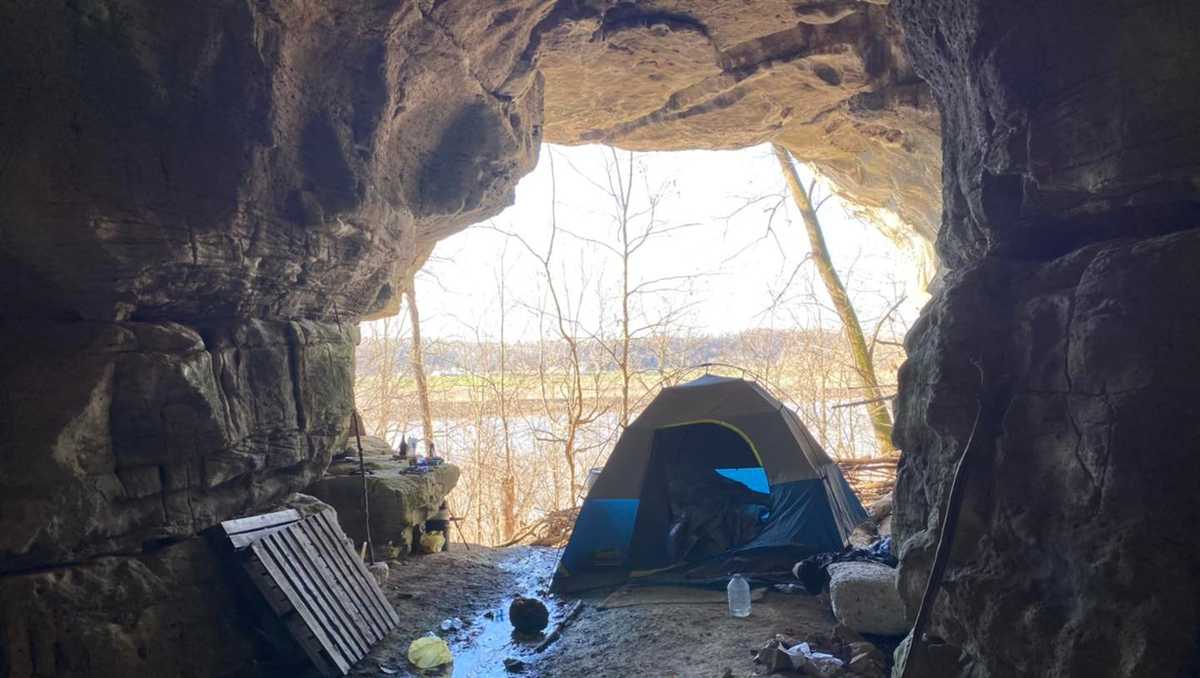 Hideaway of convicted felon found at Indiana cave