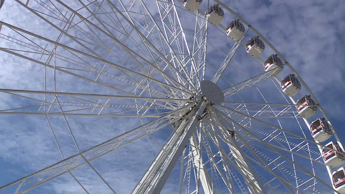 Giant observation wheel draws crowds opening weekend