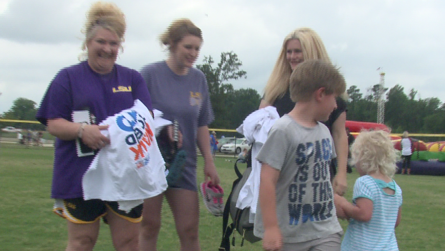 Thousands turn out for Flowood Family Festival