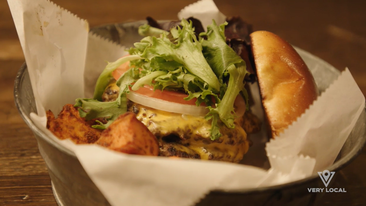 South Carolina: Restaurant's secret to perfect farm-raised burger