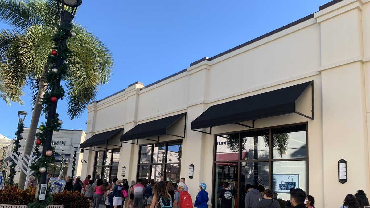 Busy Black Friday at Palm Beach Outlets