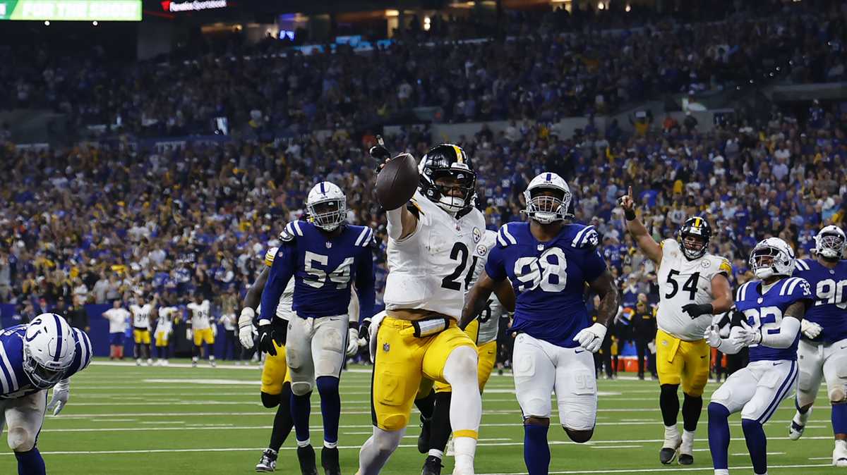 Justin Fields makes case to remain Steelers' starting QB