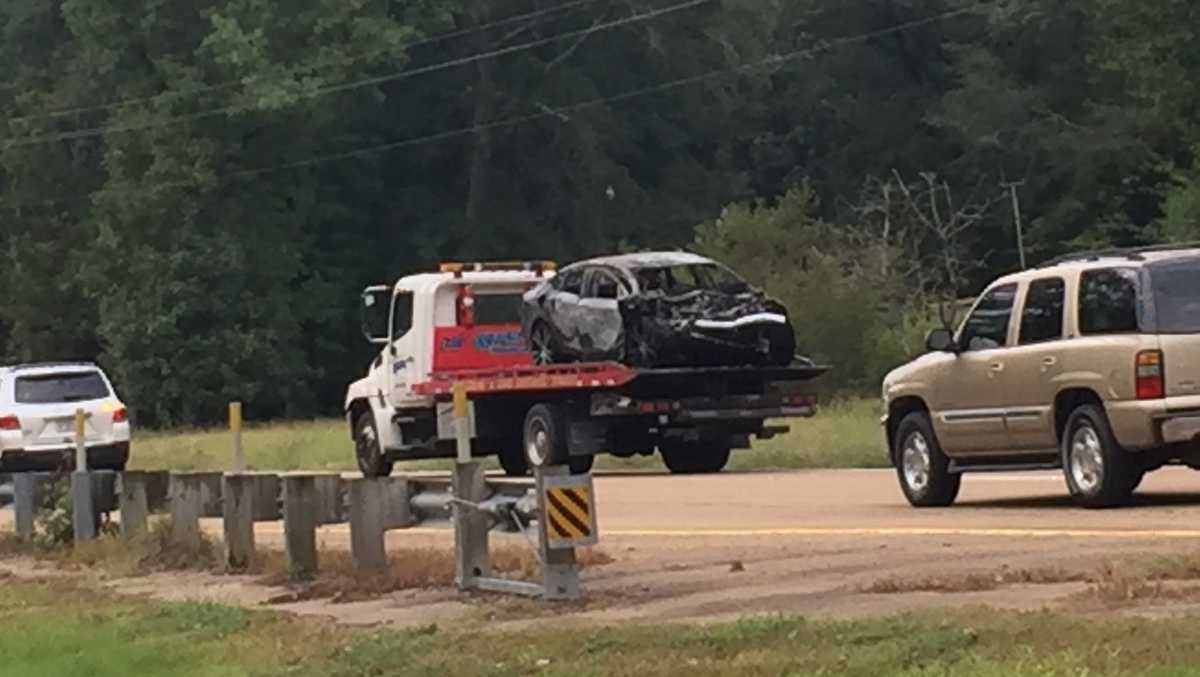 Off Duty Emt Rescues Woman From Burning Car